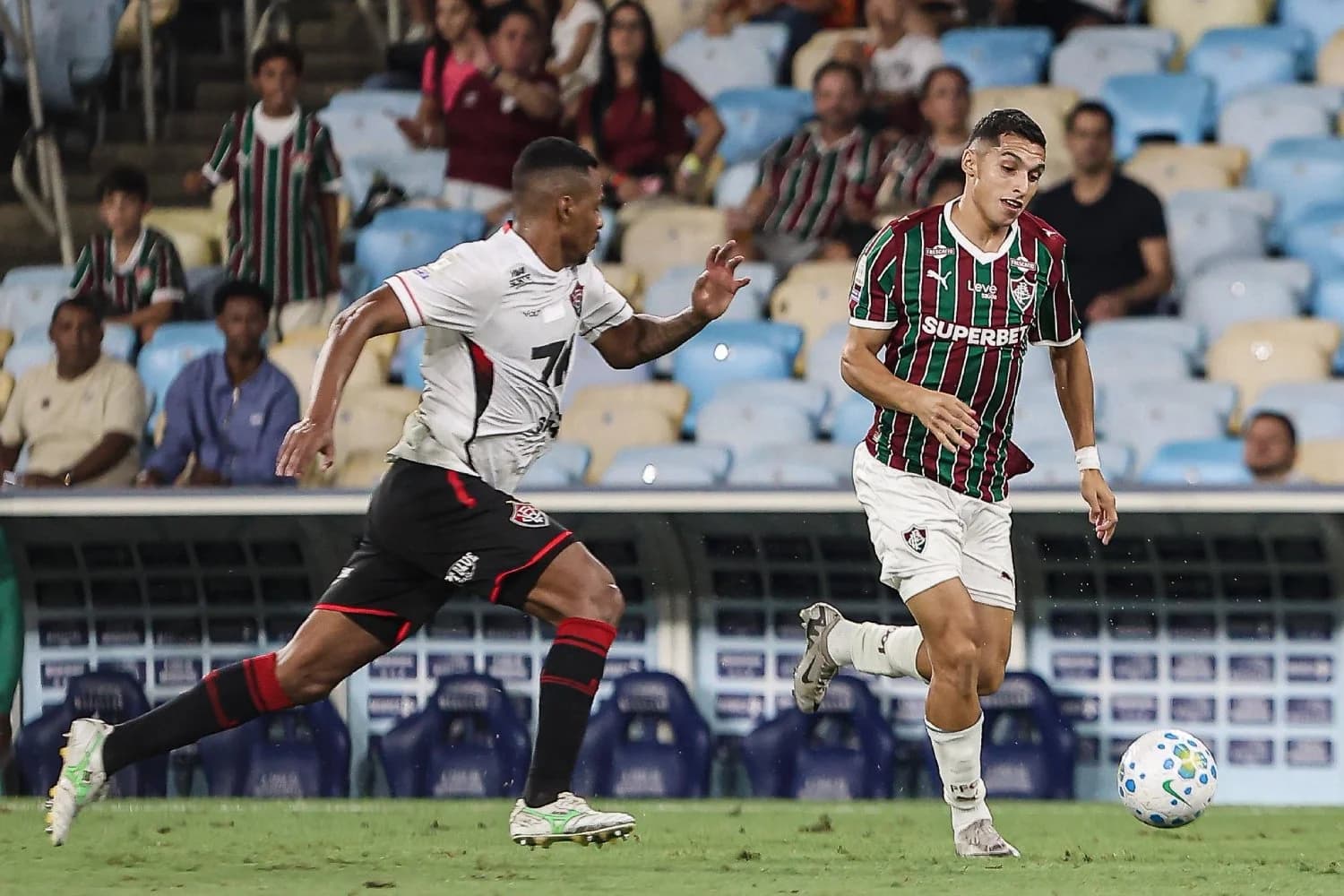 Serna marca no fim e Fluminense empata contra o Vitória no Maracanã ...